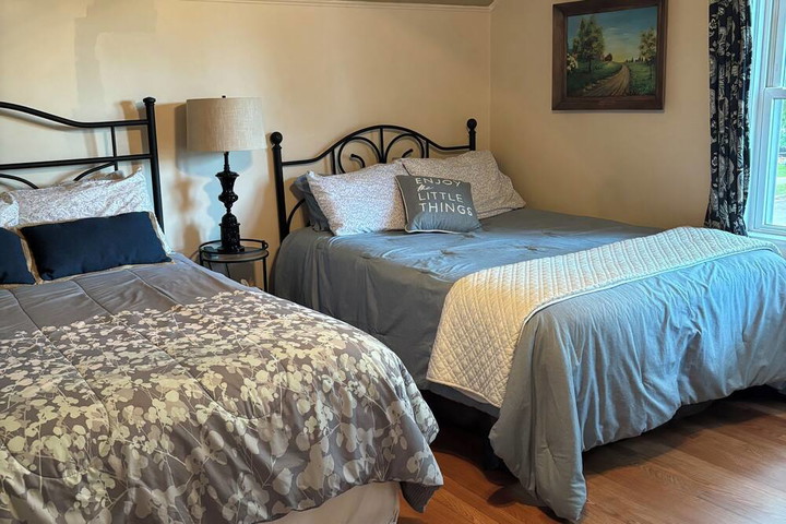 Charming 2-bedroom Apartment In Bloomer,wi. On Lake Como. - Wisconsin