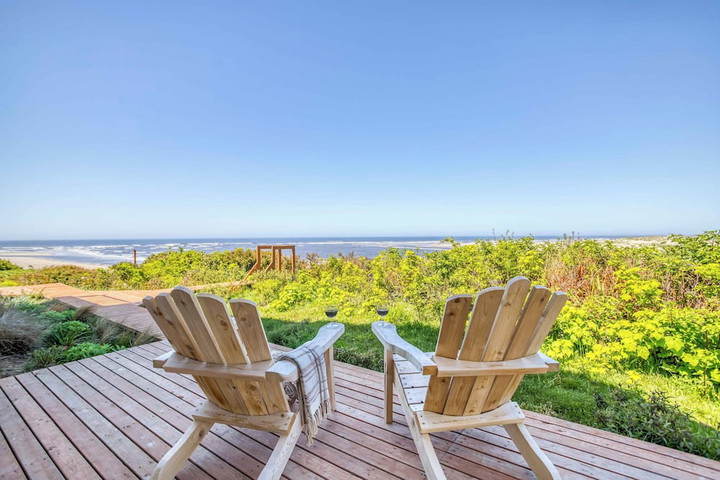 Oceanfront Escape Above Waldport | Sauna, Views And Dog-friendly - Waldport, OR