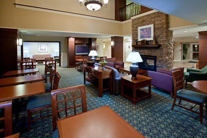 Suite W/ Kitchen & Breakfast | Near Ind Airport - Indiana