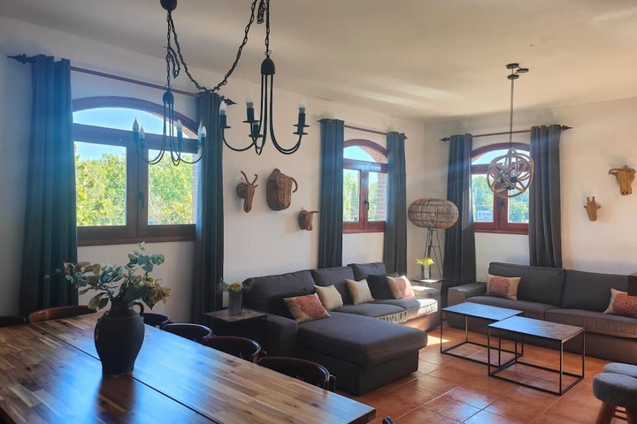 Rural Accommodations At The Hacienda Villarta Winery - Maqueda