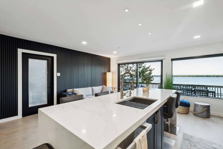 Lakefront 3b Modern Home/boat Slip/sups/sauna/steam Shower/outdoor Shower - Marble Falls, TX