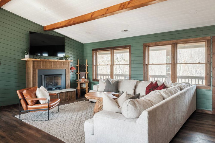 Designer | Hot Tub | Gameroom | Firepit | Sleeps12 - Sugar Mountain, NC