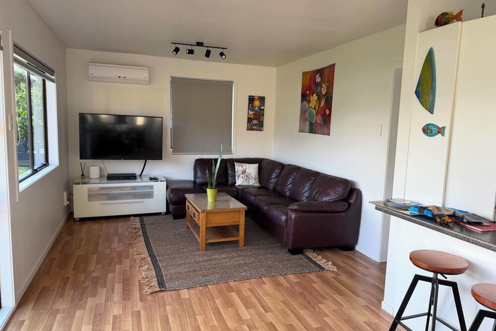 The Yellow Bach 90m To Campbells Beach; Kayaks, Wifi, Sky, Netflix, Sleeps 4 - Matakana