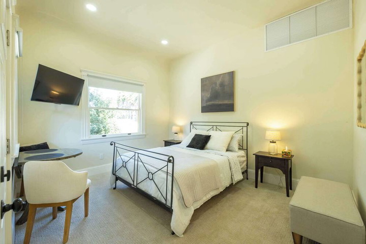 Beautiful Turn Of The Century Home With Pet Friendly Yard - Berkeley, CA