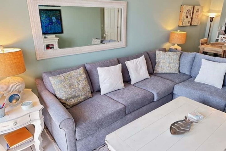 Beach Front 4th Floor, 2 Br/2ba W/bunkroom! Free Beach Service, Sleeps 6+wifi - Panama City Beach, FL