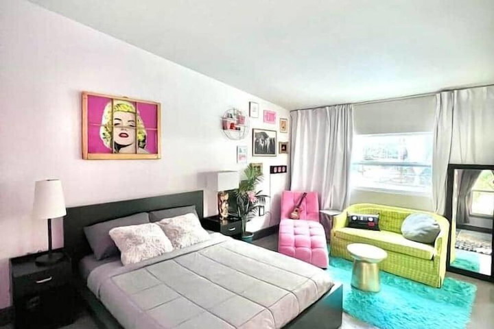 Pop Culture+new Orleans Guest Suites - Land O' Lakes, FL