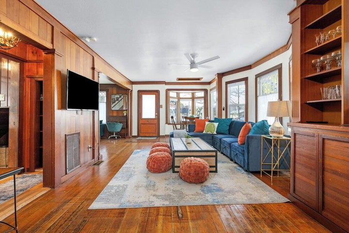 Downtown Slo Victorian+sleeps 12+walkable+private - San Luis Obispo, CA
