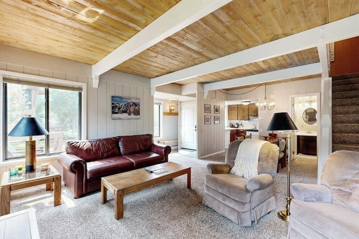 Charming Condo With Wifi, Deck, Fireplace, Shared Pool, Hot-tub, And Sauna - Sun Valley, ID