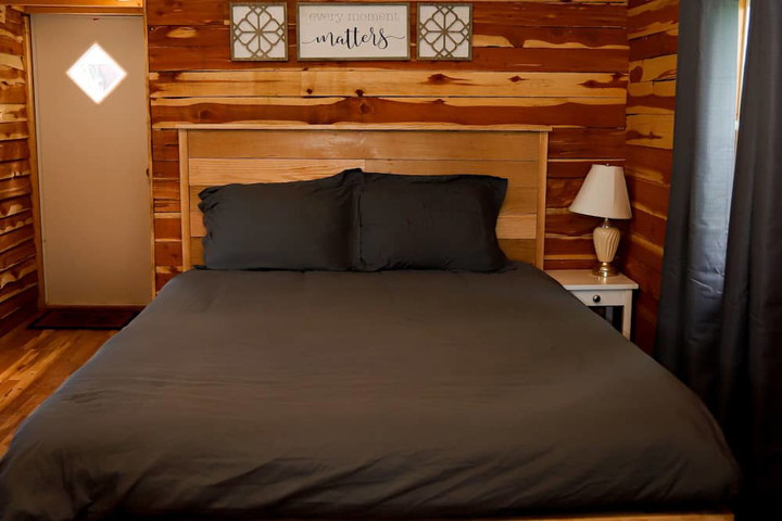 Affordable Cozy Cedar Cabin Overlooking The River - Point Pleasant, WV