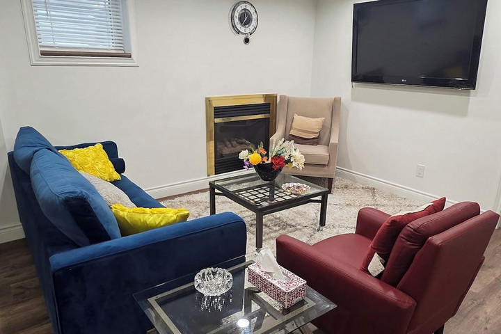 Modern Private Suite | Full Kitchen - Brampton