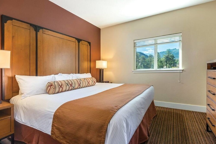Estes Park | Rocky Mtn Getaway | Hot Tub & Fireplace | 2br - Estes Park, CO