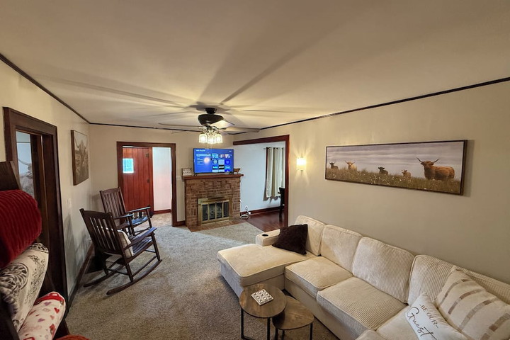 Cozy Corner Cottage - 4 Bed/2 Bath No Cleaning Fee! - Kansas
