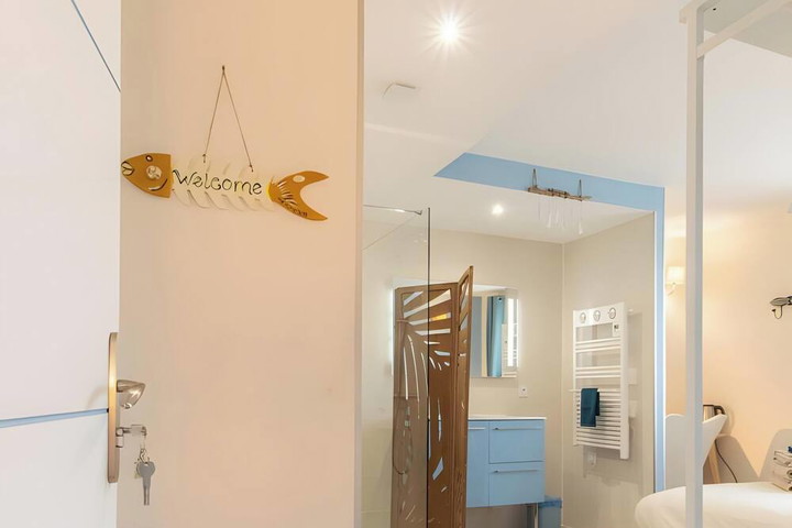 Guest Room "Room 2 - Seychelles" With Shared Terrace, Garden, And Wi-fi - Annecy