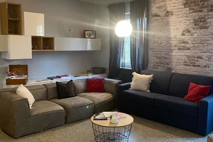 Villa In Stile Inglese Nelle Campagne Del Roero Con Piscina A Sfioro - Bra