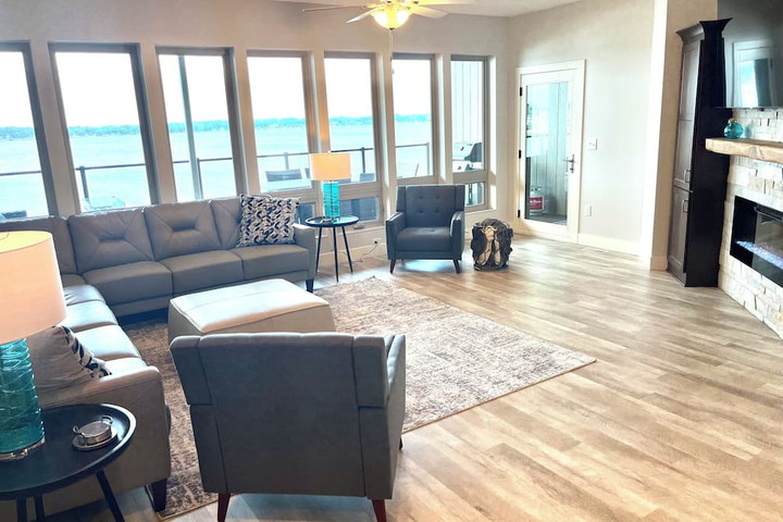 Spacious 4 Bedroom Lakefront Luxury. Panoramic Views & 6 Waterpark Passes At Bb. - Okoboji, IA