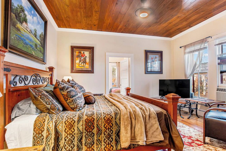 Carriage Inn - Bandera Suite 2 - Bandera, TX
