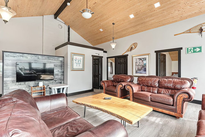 Trio Retreat Haven | Private Group Retreat | 25br | Pools + Hot Tubs - Ontario