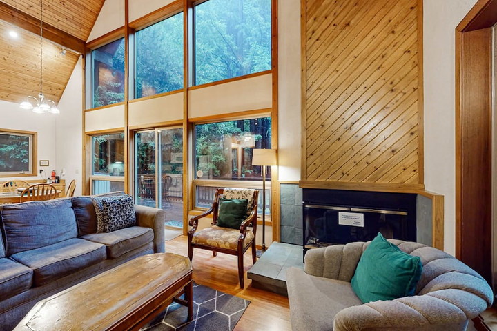 Redwood Rest Getaway - Cedar Home With Loft & Deck - Mendocino, CA