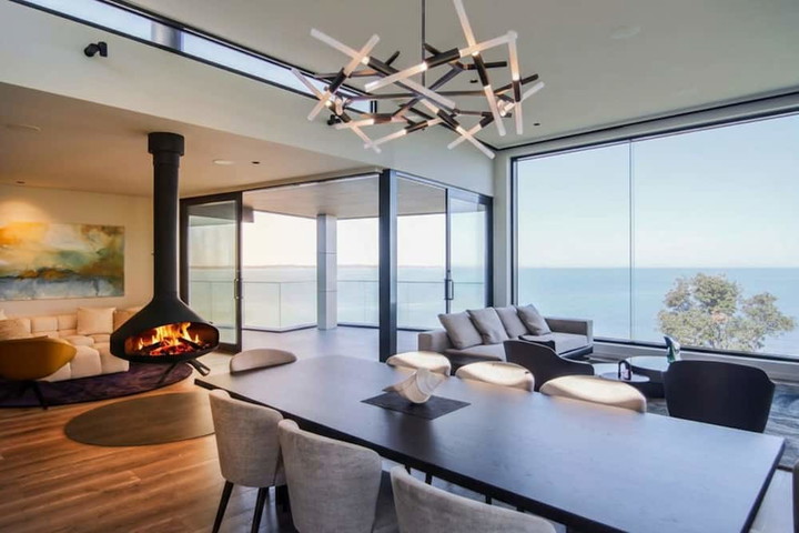 Somers Sanctuary | Clifftop Luxury With Pool & Sauna - Balnarring