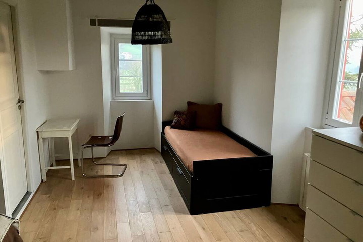 Room At The Foot Of The Rhune - Sare