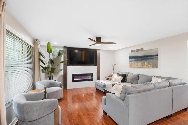 The Sleepy Tiki - Game Room, Tiki Lounge, Fire Pit, Fenced Yard  Pet Friendly! - Loveland, OH