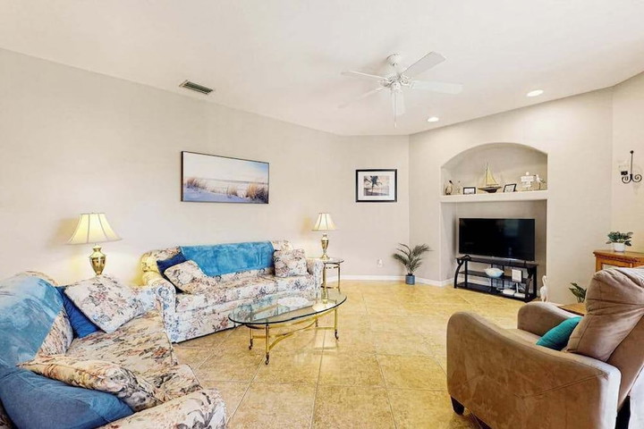 Relaxing Snowbird-friendly Retreat Near Golf, Beaches & Outdoor Fun - North Port, FL