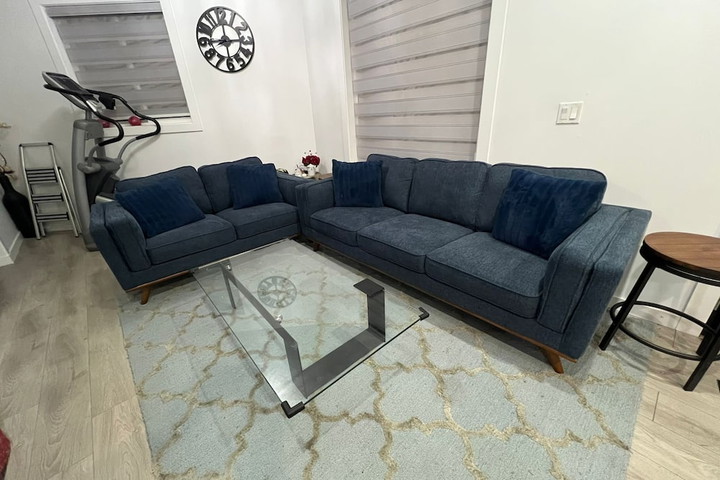 Beautiful 2 Bedroom 1 Bathroom Heart Of Surrey - Surrey