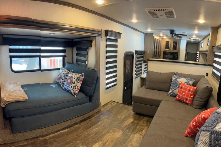 Cozy 2-bedroom Rv With Wifi, A/c, Full Kitchen. Just Walking Distance From Lake - Californie