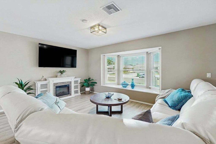 Luxurious Pool Home Close To The Beach, Family Friendly With Ac And Wifi - Englewood, FL