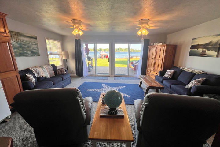 Cozy Red Door Cottage On Jordan Lake - Pontoon Boat Rental Available - Hastings, MI