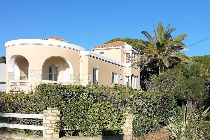 Tus Vacaciones Por El Mediterráneo En Una Agradable Villa Familiar - Costa Azul