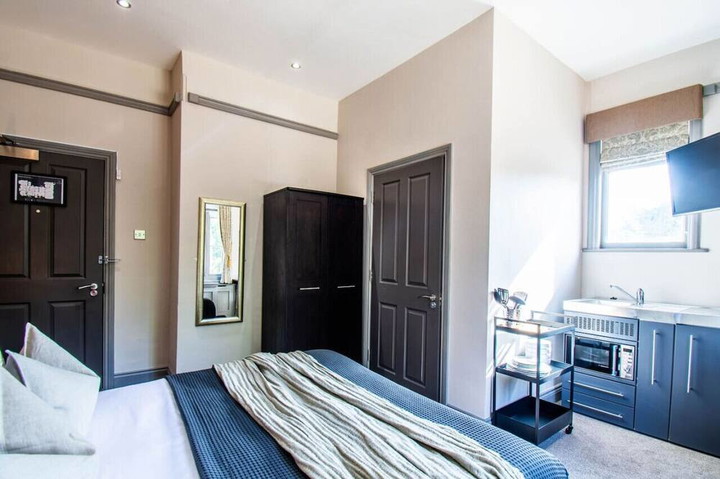 Free Gym Access, Free Parking, Stylish Studio - Yeovil