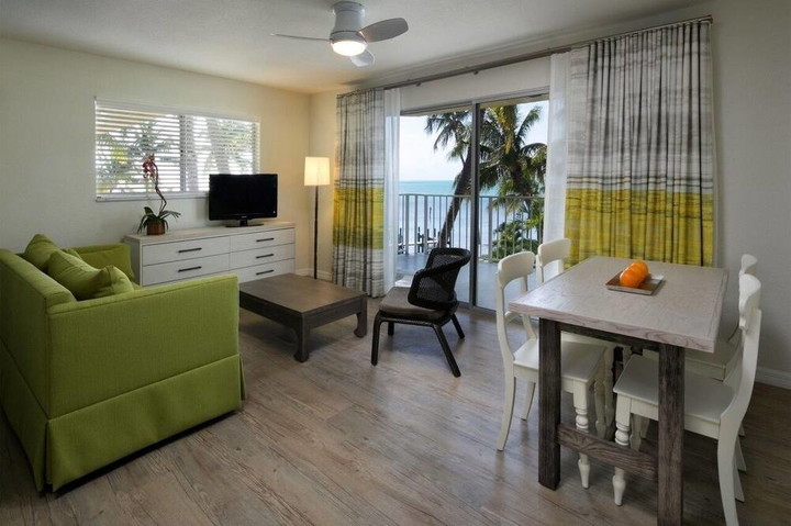 2 Spacious Garden Suite W/ Kitchenette | Outdoor Pool + Beach Access - Florida Keys, FL