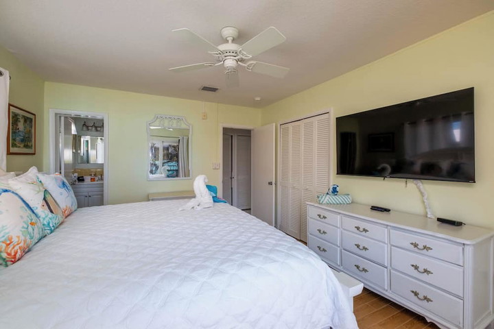 Oceanfront Private Beach In Key Colony Beach Florida Keys - Marathon, FL