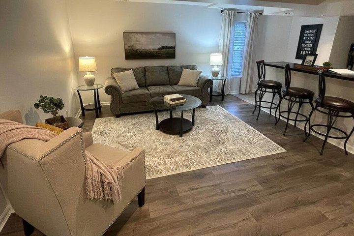 Private Entry Basement Suite  Pond & Farm View  Dog Friendly  St Peters - O'Fallon, MO