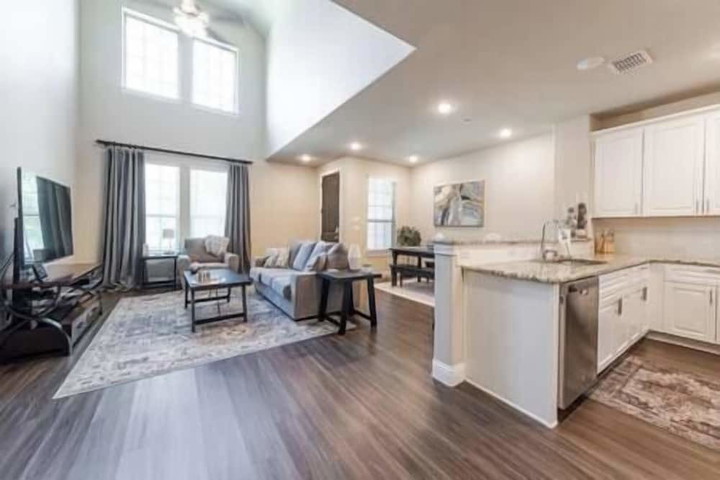 The Rowhouse: Gym/mancave 2/2.5/2 - Allen, TX