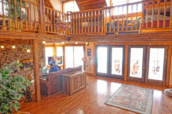Norris Lakefront Retreat- Hot Tub, Firepit, Dock. Direct Lake Front. Sleeps 20 - Tennessee
