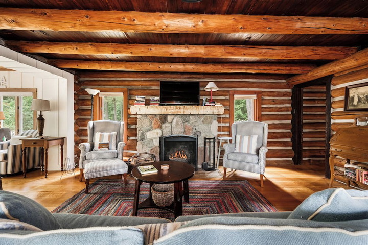 Little Cabin In The Woods: Lake Charlevoix Access - Charlevoix, MI