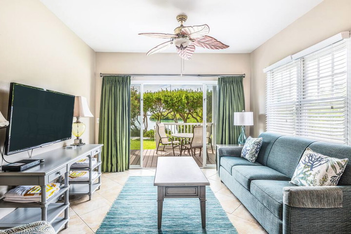 Immaculate Oceanfront Townhouse With Ocean View & Private Beach Access - Marathon, FL