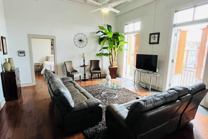 New Unit! Near Bourbon St. Book For Festivals ! Great For Small Groups Birthdays - Gretna, LA
