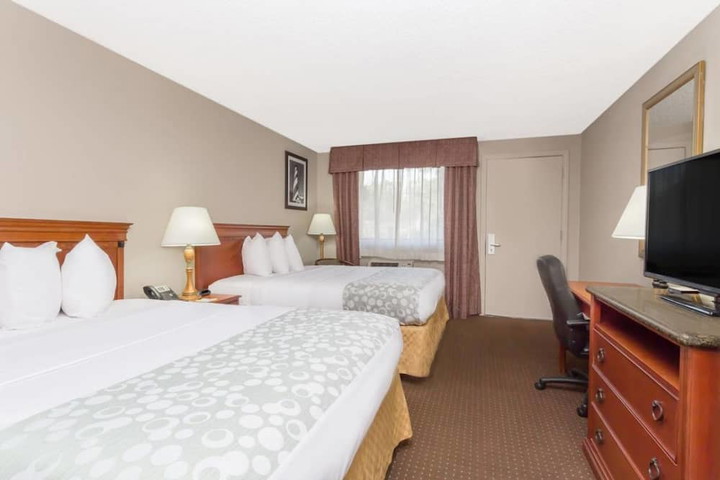 Near St. Augustine Beach. Spacious Space With Pool Access, Free Parking - San Agustín, FL