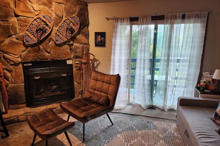 Walk To Dolly Sods, Balcony Mountain Views + Gas Grill & Jacuzzi Tub! 3rd Fl. - Canaan Valley, WV