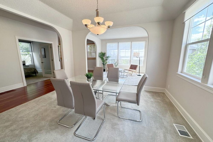 Spacious 5 Bedrooms, 7 Beds - Sleeps Large Groups - Beaverton, OR