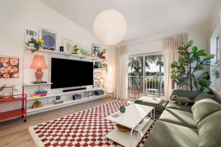 Thai2 · Modern Bauhaus Condo With Pool · Half Mile To Beach - Satellite Beach, FL
