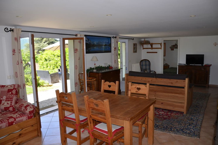 Lac D'annecy- Veyrier Du Lac - Appartement En Rez-de-jardin Dans Un Chalet - Annecy