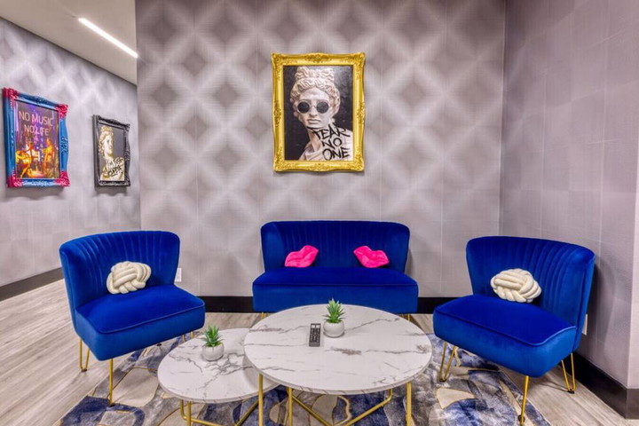 The Bella`s Sneaker Dreamzzz Suite, Sleeps 2, Private Balcony - Biloxi, MS