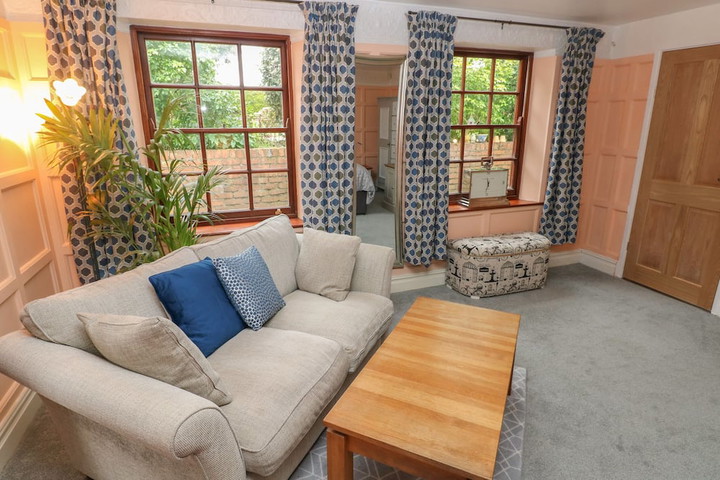 The Laurels Flat, Romantic, Country Holiday Cottage In St Fagans - Barry