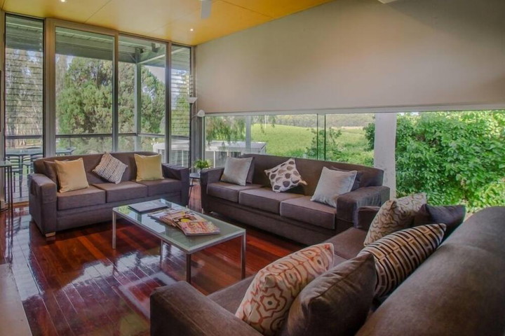 Cape Horn Vineyard 5 Bedroom House Riverfront - Moama