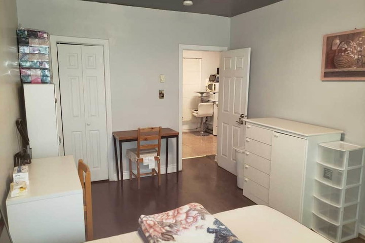 Warmes Apartment Mit Bushaltestelle Direkt Vor Der Tür - Montreal