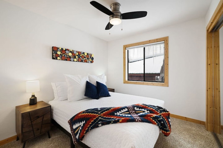 Tahoe Donner Treasure - Cute Dog Friendly Retreat, Newly Decorated, Close To Trails! - Truckee, CA